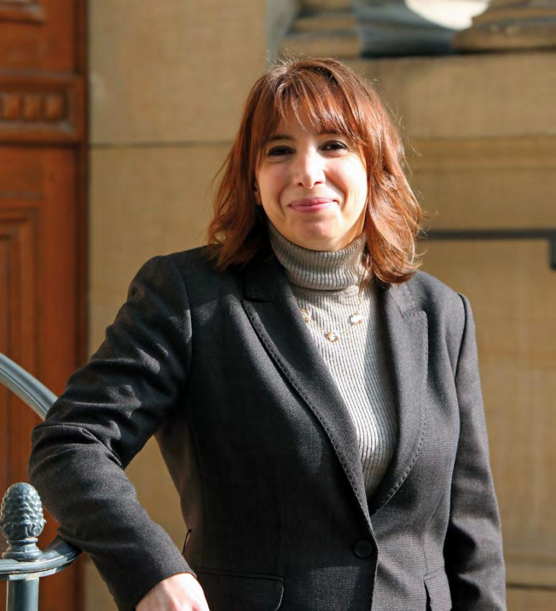 Delphine Porquet reçoit la médaille de bronze 2011 du CNRS | CNRS Terre ...
